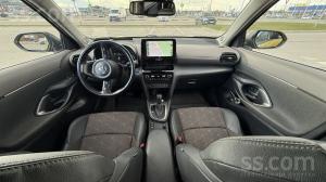 Yellow Toyota Yaris 2021 in Riga, with an engine capacity of 1.50 L and mileage of 90 thousand km for 21300 €, photo 3 on AUTOMOTO.COM.LV