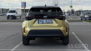 Yellow Toyota Yaris 2021 in Riga, with an engine capacity of 1.50 L and mileage of 90 thousand km for 21300 €, photo 8 on AUTOMOTO.COM.LV