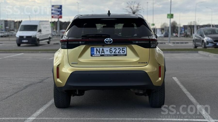 Yellow Toyota Yaris 2021 in Riga, with an engine capacity of 1.50 L and mileage of 90 thousand km for 21300 €, photo 8 on AUTOMOTO.COM.LV