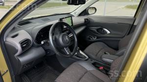 Yellow Toyota Yaris 2021 in Riga, with an engine capacity of 1.50 L and mileage of 90 thousand km for 21300 €, photo 17 on AUTOMOTO.COM.LV