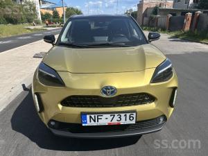 Желтый Тойота Ярис 2022 в Рига, объемом двигателя 1.50 л и пробегом 60 тыс. км за 22490 €, фото 3 на AUTOMOTO.COM.LV