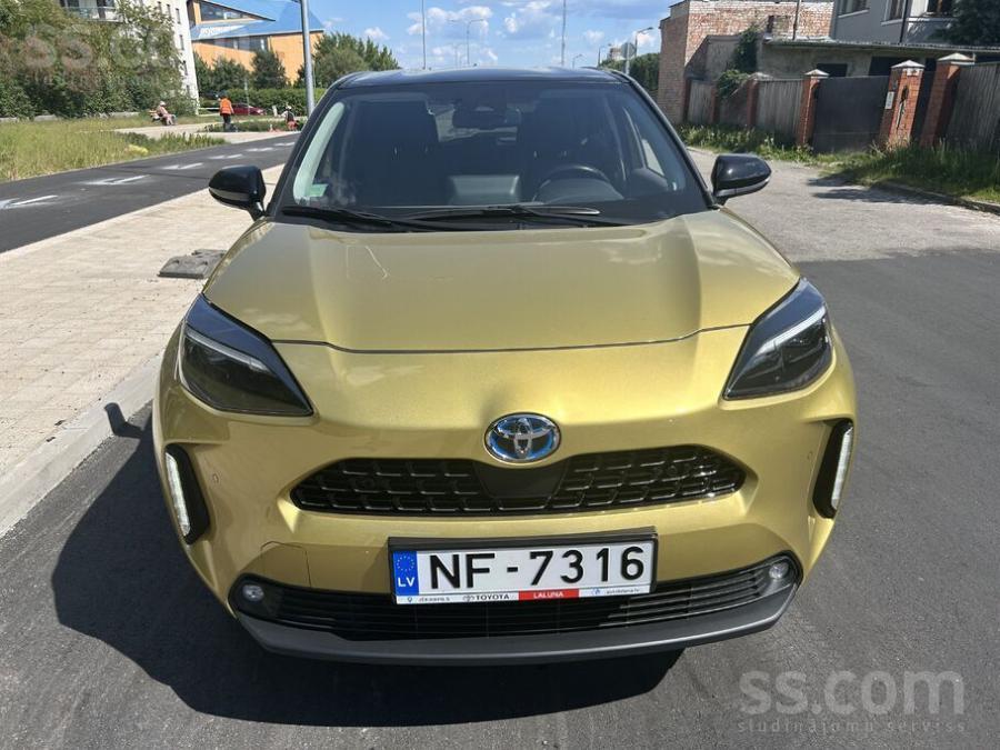 Желтый Тойота Ярис 2022 в Рига, объемом двигателя 1.50 л и пробегом 60 тыс. км за 22490 €, фото 3 на AUTOMOTO.COM.LV