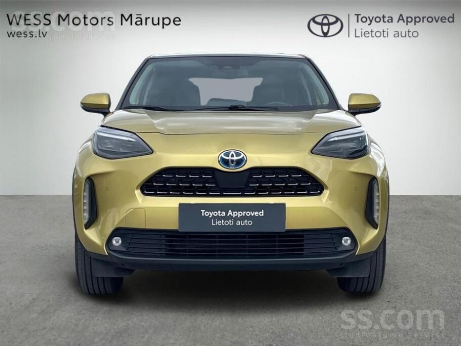 Yellow Toyota Yaris 2022 in Riga, with an engine capacity of 1.50 L and mileage of 65 thousand km for 23590 €, photo 6 on AUTOMOTO.COM.LV