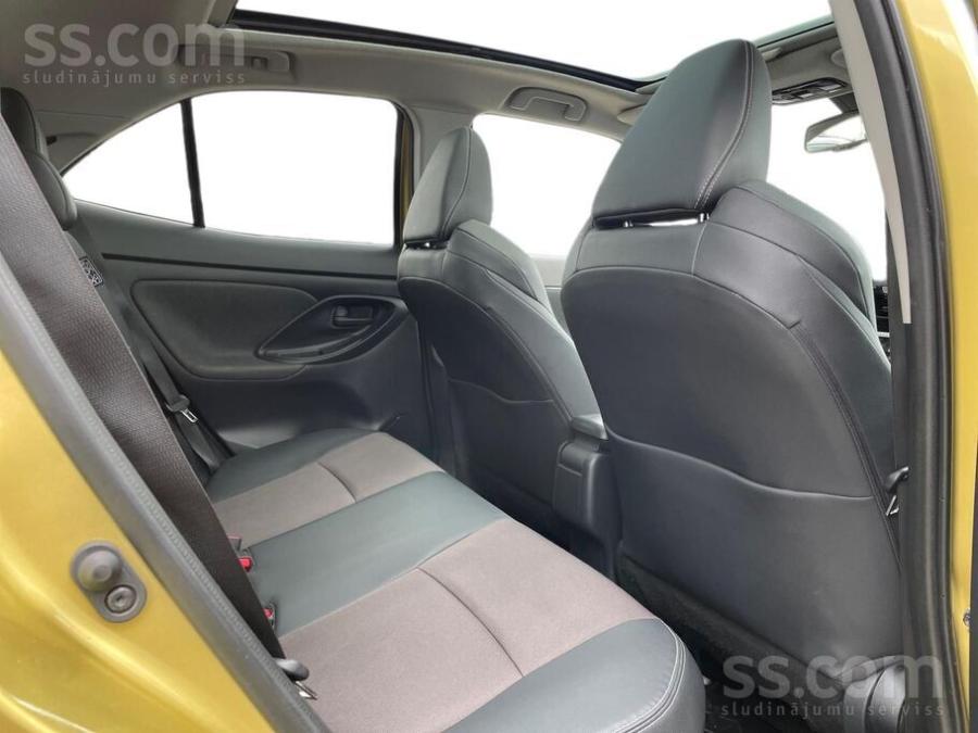 Yellow Toyota Yaris 2022 in Riga, with an engine capacity of 1.50 L and mileage of 65 thousand km for 23590 €, photo 8 on AUTOMOTO.COM.LV
