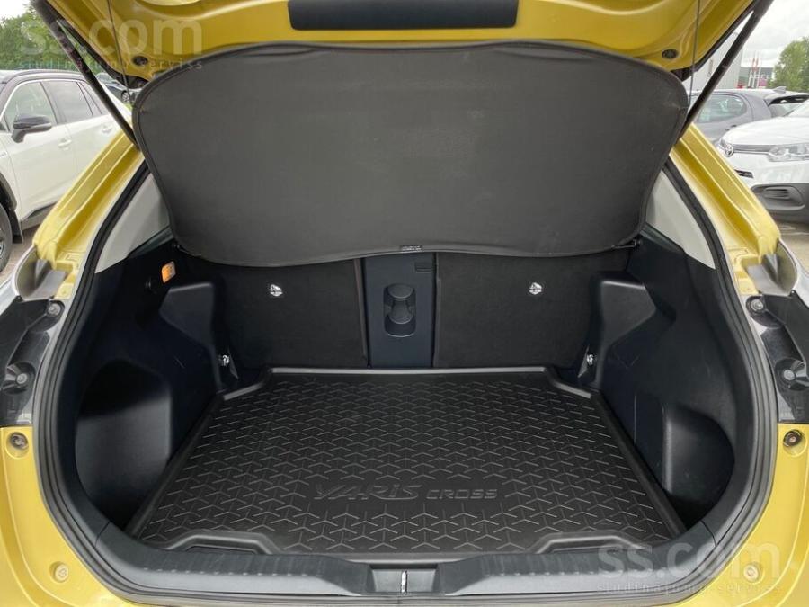 Yellow Toyota Yaris 2022 in Riga, with an engine capacity of 1.50 L and mileage of 65 thousand km for 23590 €, photo 11 on AUTOMOTO.COM.LV