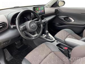Yellow Toyota Yaris 2022 in Riga, with an engine capacity of 1.50 L and mileage of 65 thousand km for 23590 €, photo 12 on AUTOMOTO.COM.LV