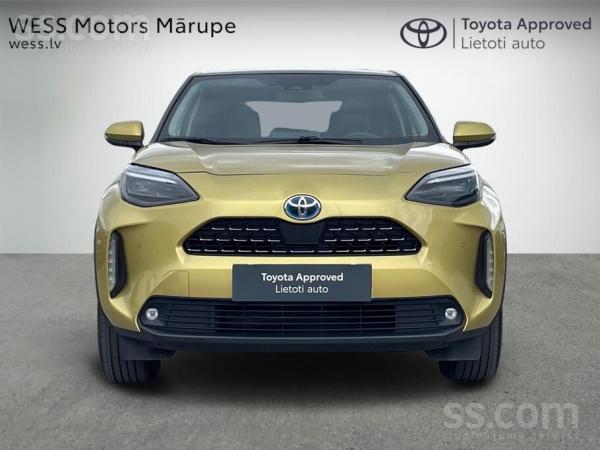 Yellow Toyota Yaris 2022 in Riga, with an engine capacity of 1.50 L and mileage of 65 thousand km for 23590 €, photo 5 on AUTOMOTO.COM.LV
