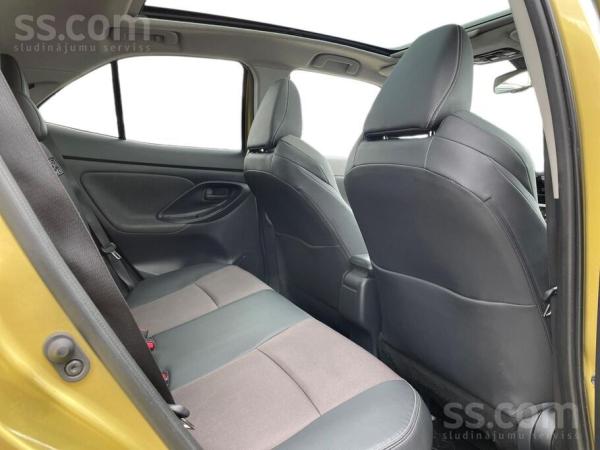 Yellow Toyota Yaris 2022 in Riga, with an engine capacity of 1.50 L and mileage of 65 thousand km for 23590 €, photo 7 on AUTOMOTO.COM.LV