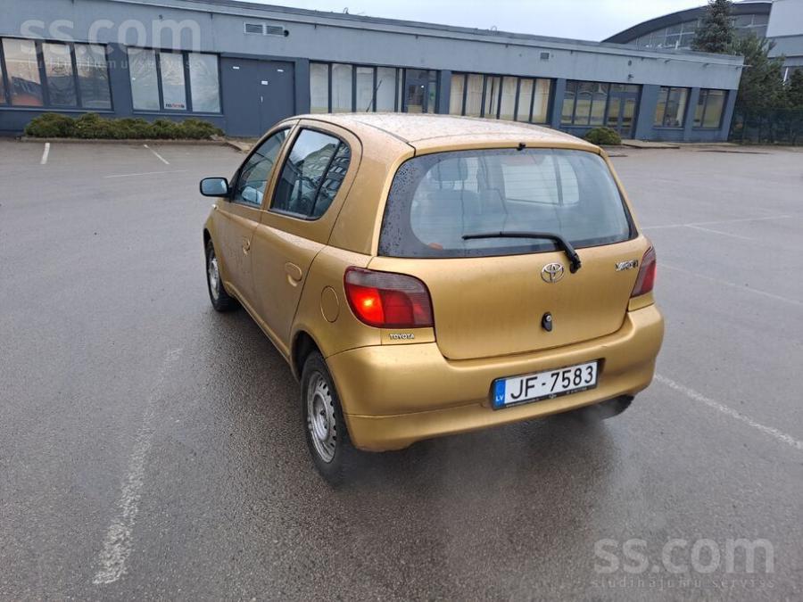 Yellow Toyota Yaris 2000 in Riga, with an engine capacity of 1.00 L and mileage of 266 thousand km for 850 €, photo 2 on AUTOMOTO.COM.LV