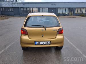 Yellow Toyota Yaris 2000 in Riga, with an engine capacity of 1.00 L and mileage of 266 thousand km for 850 €, photo 3 on AUTOMOTO.COM.LV