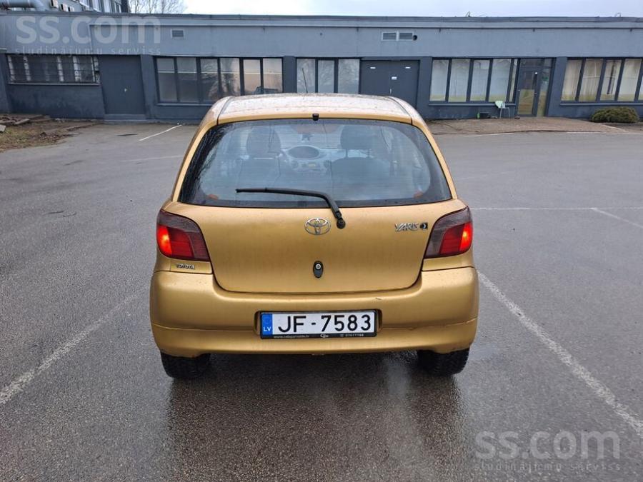 Yellow Toyota Yaris 2000 in Riga, with an engine capacity of 1.00 L and mileage of 266 thousand km for 850 €, photo 3 on AUTOMOTO.COM.LV