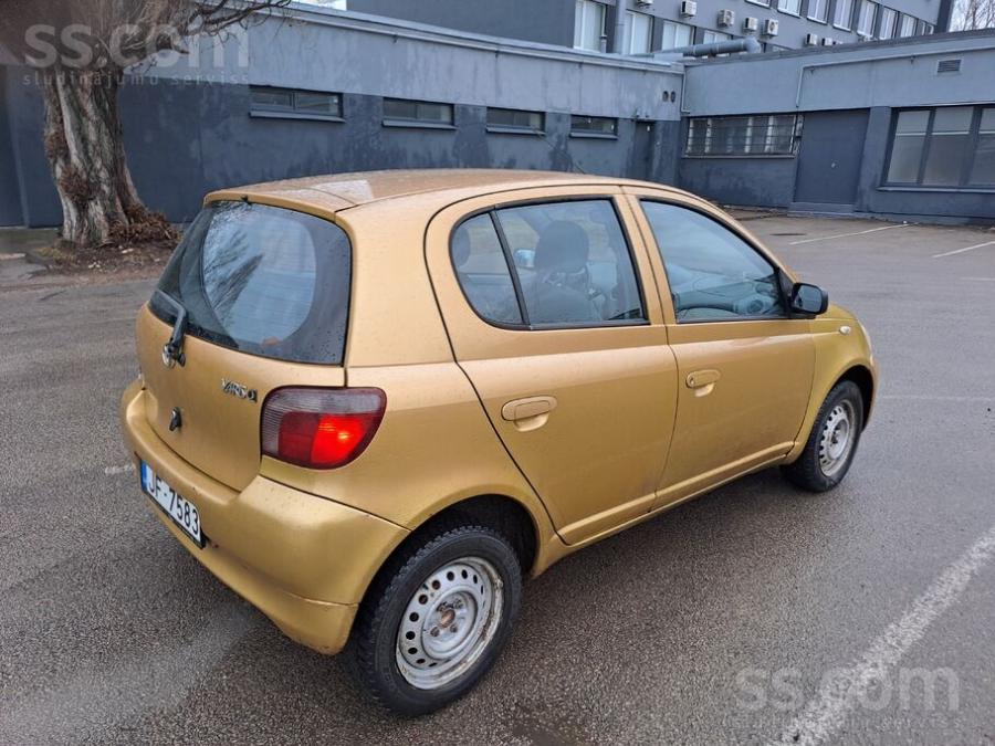 Yellow Toyota Yaris 2000 in Riga, with an engine capacity of 1.00 L and mileage of 266 thousand km for 850 €, photo 4 on AUTOMOTO.COM.LV