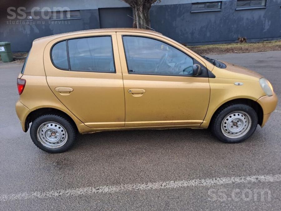 Yellow Toyota Yaris 2000 in Riga, with an engine capacity of 1.00 L and mileage of 266 thousand km for 850 €, photo 5 on AUTOMOTO.COM.LV