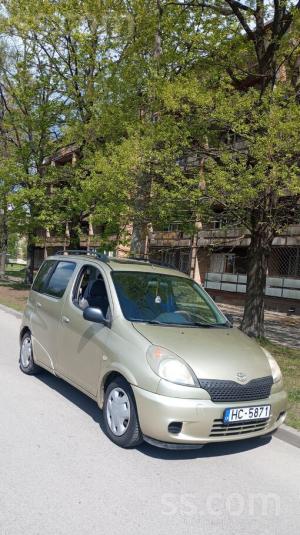 Dzeltens Toyota Yaris 2000 Jelgava, ar dzinēja tilpumu 1.30 L un nobraukumu 246 tūkst. km par 1800 €, foto  vietnē AUTOMOTO.COM.LV