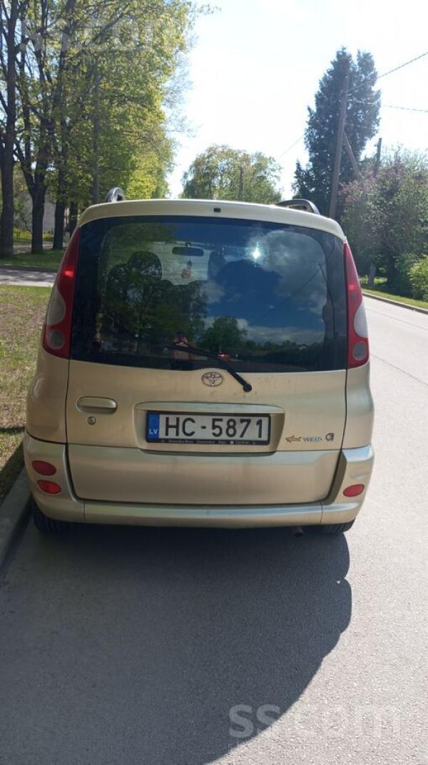 Yellow Toyota Yaris 2000 in Jelgava, with an engine capacity of 1.30 L and mileage of 246 thousand km for 1800 €, photo 4 on AUTOMOTO.COM.LV