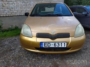 Dzeltens Toyota Yaris 2001 Jēkabpils, ar dzinēja tilpumu 1.00 L un nobraukumu 150 tūkst. km par 550 €, foto  vietnē AUTOMOTO.COM.LV