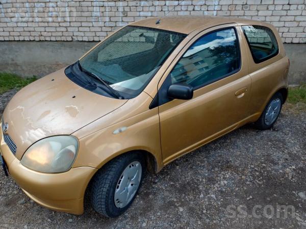 Желтый Тойота Ярис 2001 в Екабпилс, объемом двигателя 1.00 л и пробегом 150 тыс. км за 550 €, фото 2 на AUTOMOTO.COM.LV