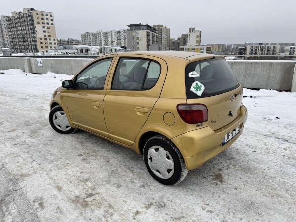 Yellow Toyota Yaris 2004 in Vilnius, with an engine capacity of 1.30 L and mileage of 150 thousand km for 1950 €, photo 4 on AUTOMOTO.COM.LV