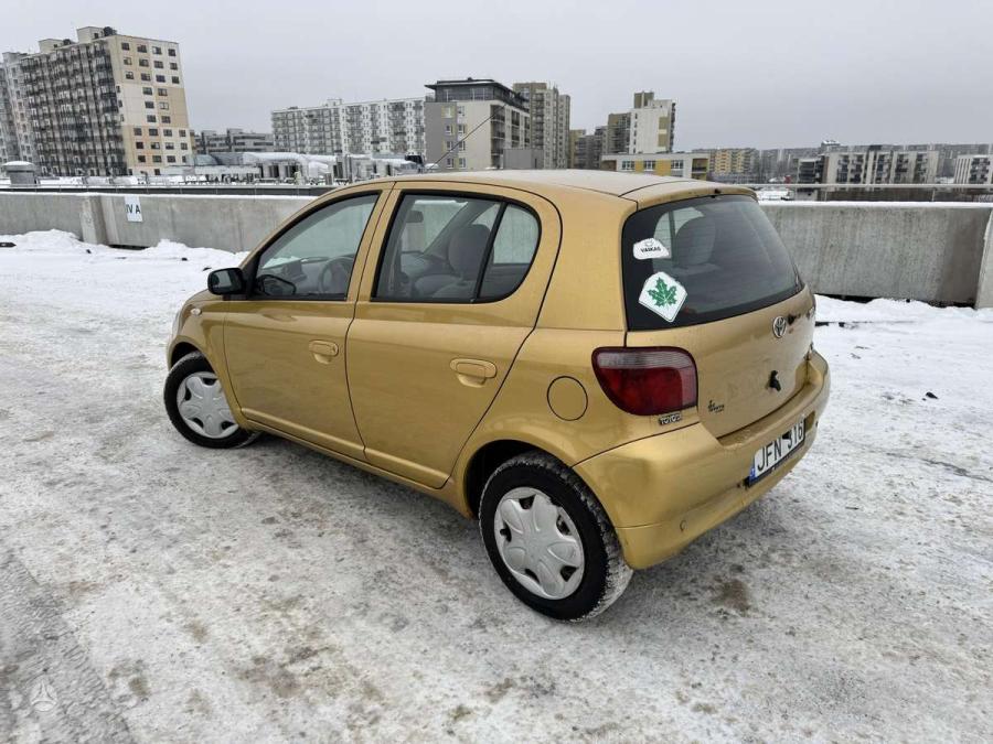 Dzeltens Toyota Yaris 2004 Viļņa, ar dzinēja tilpumu 1.30 L un nobraukumu 150 tūkst. km par 1950 €, foto 4 vietnē AUTOMOTO.COM.LV