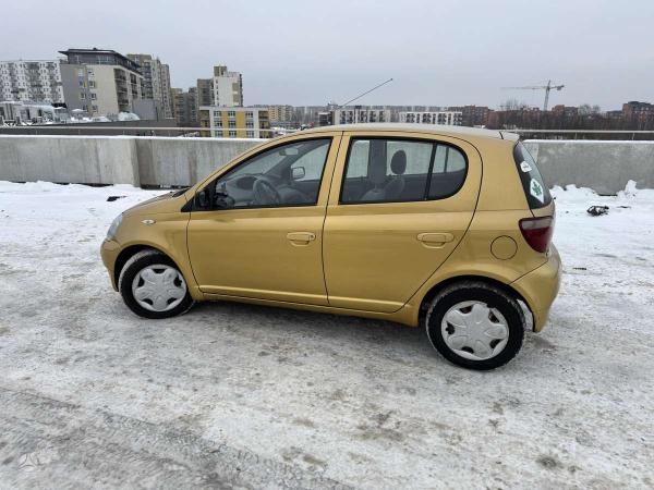 Yellow Toyota Yaris 2004 in Vilnius, with an engine capacity of 1.30 L and mileage of 150 thousand km for 1950 €, photo 5 on AUTOMOTO.COM.LV