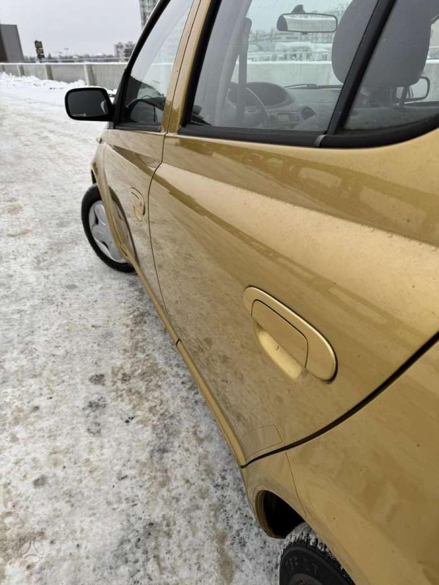 Dzeltens Toyota Yaris 2004 Viļņa, ar dzinēja tilpumu 1.30 L un nobraukumu 150 tūkst. km par 1950 €, foto 6 vietnē AUTOMOTO.COM.LV