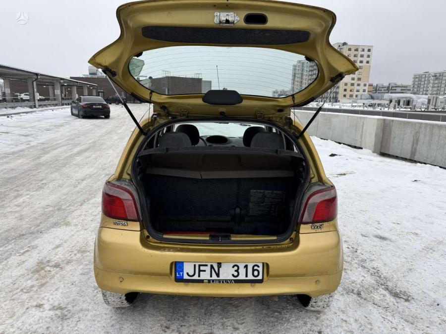 Dzeltens Toyota Yaris 2004 Viļņa, ar dzinēja tilpumu 1.30 L un nobraukumu 150 tūkst. km par 1950 €, foto 8 vietnē AUTOMOTO.COM.LV