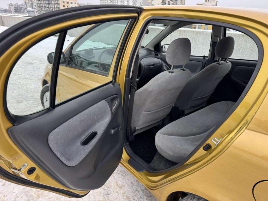 Dzeltens Toyota Yaris 2004 Viļņa, ar dzinēja tilpumu 1.30 L un nobraukumu 150 tūkst. km par 1950 €, foto 14 vietnē AUTOMOTO.COM.LV