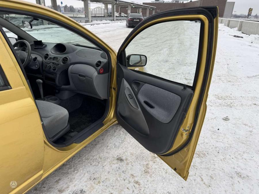 Dzeltens Toyota Yaris 2004 Viļņa, ar dzinēja tilpumu 1.30 L un nobraukumu 150 tūkst. km par 1950 €, foto 19 vietnē AUTOMOTO.COM.LV