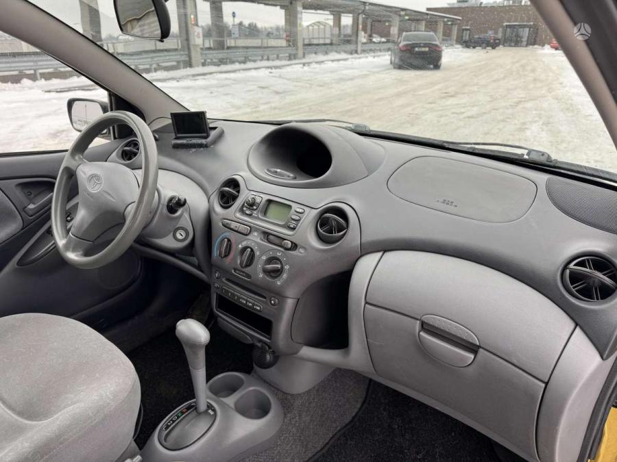 Dzeltens Toyota Yaris 2004 Viļņa, ar dzinēja tilpumu 1.30 L un nobraukumu 150 tūkst. km par 1950 €, foto 21 vietnē AUTOMOTO.COM.LV