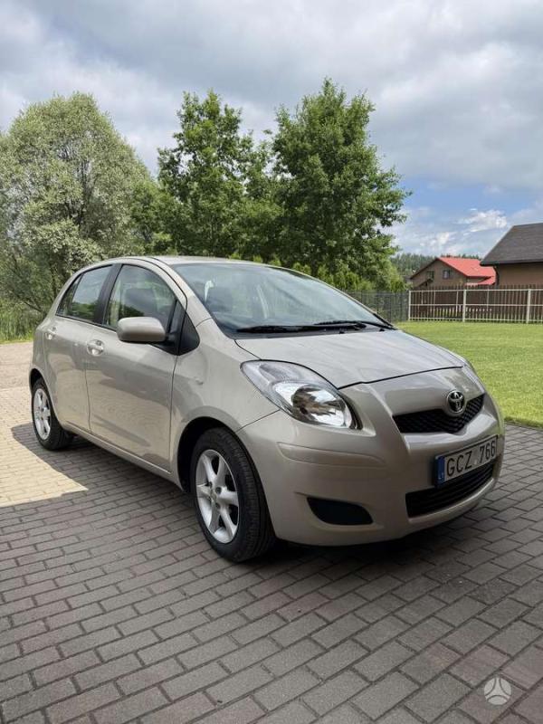Dzeltens Toyota Yaris 2009 Panevēža, ar dzinēja tilpumu 1.30 L un nobraukumu 33 tūkst. km par 2999 €, foto 1 vietnē AUTOMOTO.COM.LV