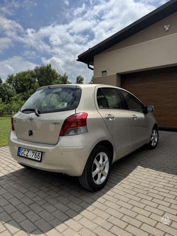Dzeltens Toyota Yaris 2009 Panevēža, ar dzinēja tilpumu 1.30 L un nobraukumu 33 tūkst. km par 2999 €, foto 3 vietnē AUTOMOTO.COM.LV