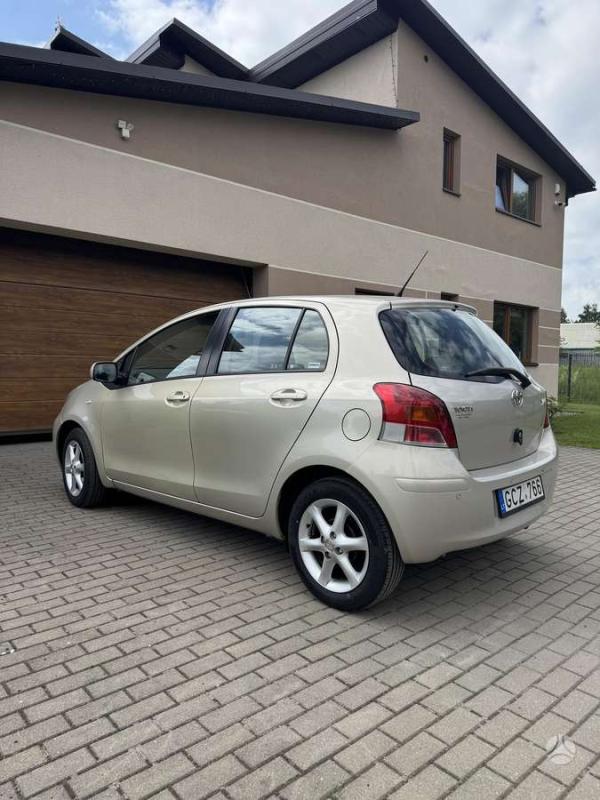 Dzeltens Toyota Yaris 2009 Panevēža, ar dzinēja tilpumu 1.30 L un nobraukumu 33 tūkst. km par 2999 €, foto 4 vietnē AUTOMOTO.COM.LV