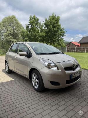 Yellow Toyota Yaris 2009 in Panevezys, with an engine capacity of 1.30 L and mileage of 33 thousand km for 2999 €, photo  on AUTOMOTO.COM.LV