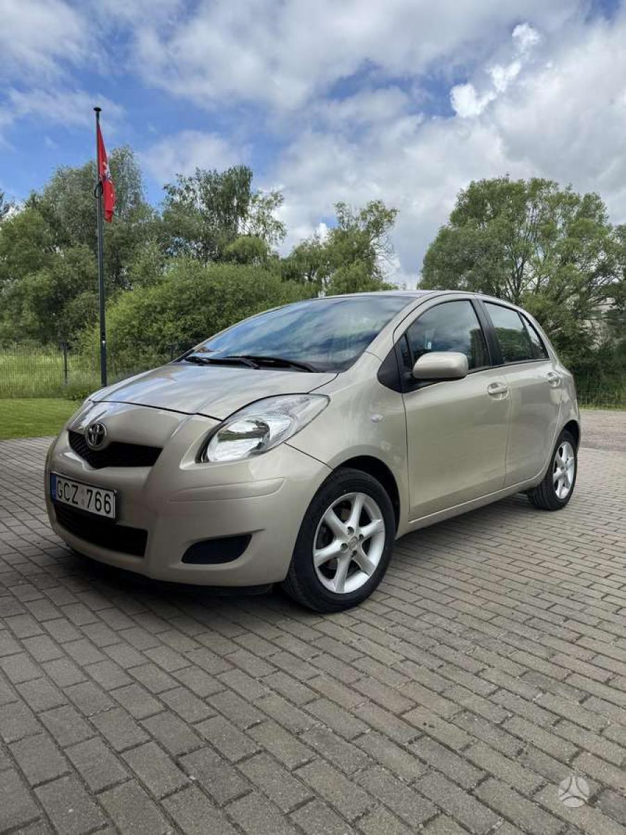 Yellow Toyota Yaris 2009 in Panevezys, with an engine capacity of 1.30 L and mileage of 33 thousand km for 2999 €, photo 6 on AUTOMOTO.COM.LV