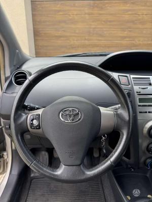 Yellow Toyota Yaris 2009 in Panevezys, with an engine capacity of 1.30 L and mileage of 33 thousand km for 2999 €, photo 9 on AUTOMOTO.COM.LV