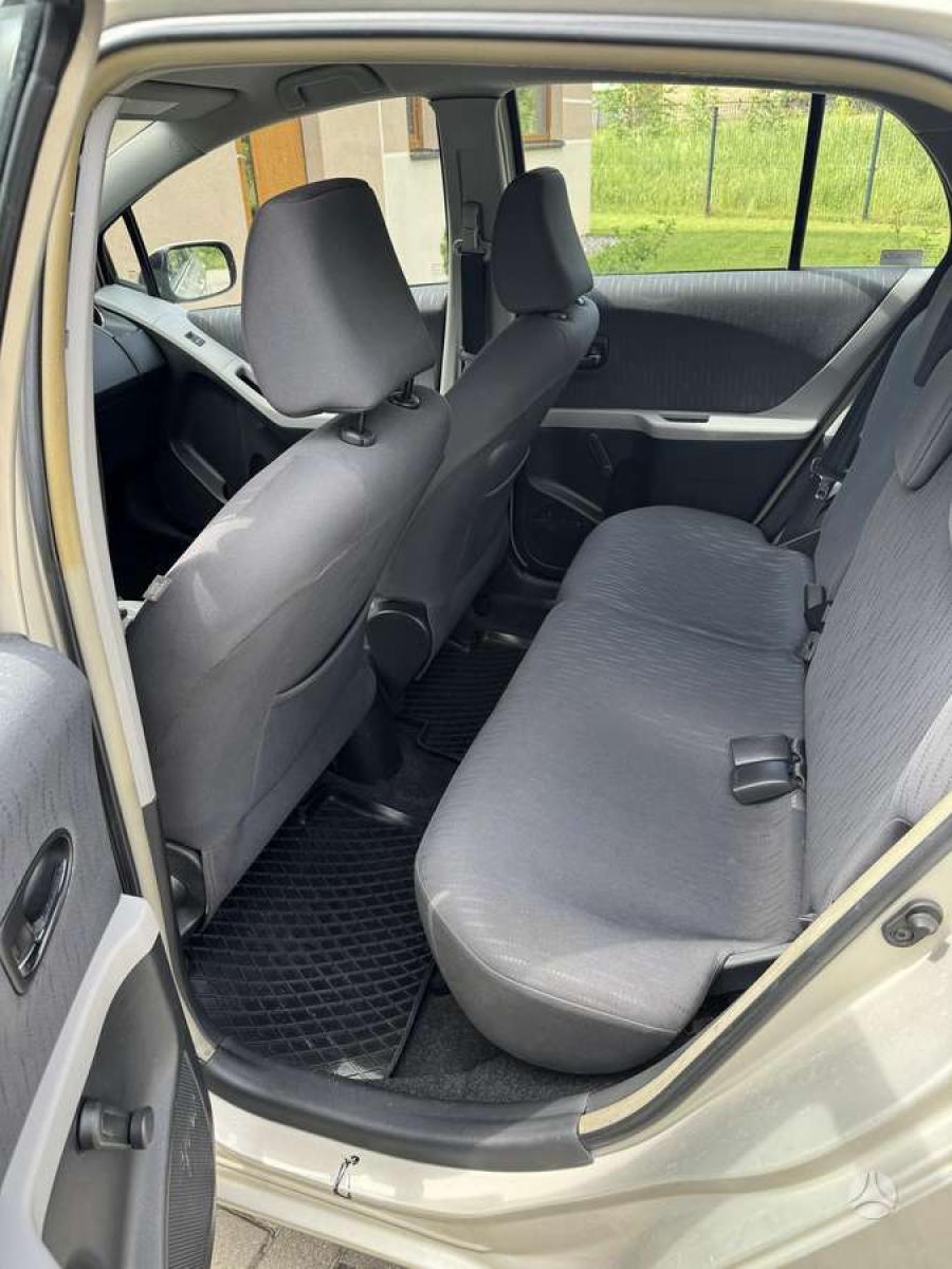 Yellow Toyota Yaris 2009 in Panevezys, with an engine capacity of 1.30 L and mileage of 33 thousand km for 2999 €, photo 14 on AUTOMOTO.COM.LV
