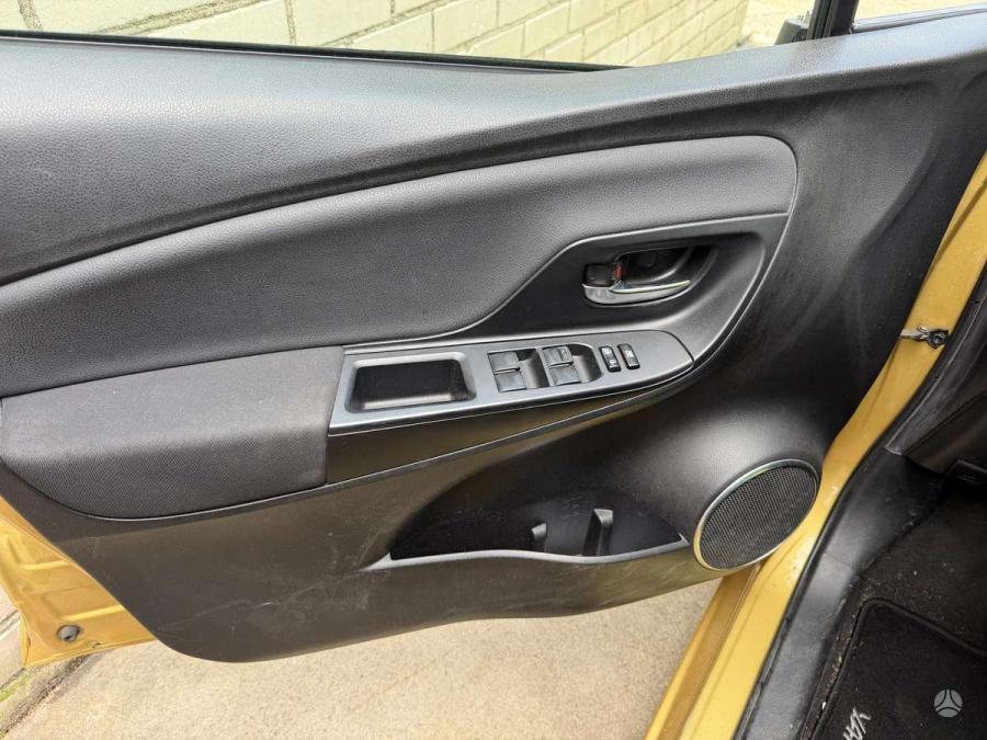 Yellow Toyota Yaris 2019 in Kaunas, with an engine capacity of 1.50 L and mileage of 121 thousand km for 7400 €, photo 14 on AUTOMOTO.COM.LV