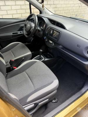 Yellow Toyota Yaris 2019 in Kaunas, with an engine capacity of 1.50 L and mileage of 121 thousand km for 6999 €, photo 13 on AUTOMOTO.COM.LV