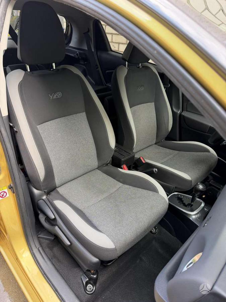 Yellow Toyota Yaris 2019 in Kaunas, with an engine capacity of 1.50 L and mileage of 121 thousand km for 6999 €, photo 15 on AUTOMOTO.COM.LV
