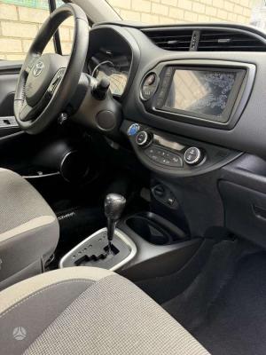Yellow Toyota Yaris 2019 in Kaunas, with an engine capacity of 1.50 L and mileage of 121 thousand km for 6999 €, photo 16 on AUTOMOTO.COM.LV