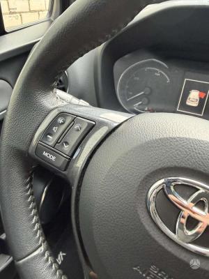 Yellow Toyota Yaris 2019 in Kaunas, with an engine capacity of 1.50 L and mileage of 121 thousand km for 6999 €, photo 18 on AUTOMOTO.COM.LV