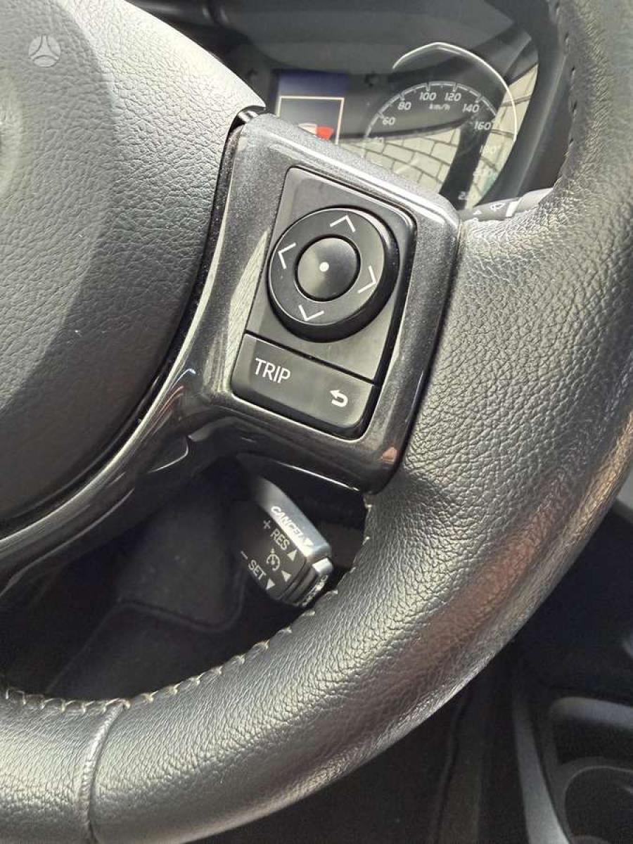 Yellow Toyota Yaris 2019 in Kaunas, with an engine capacity of 1.50 L and mileage of 121 thousand km for 6999 €, photo 19 on AUTOMOTO.COM.LV