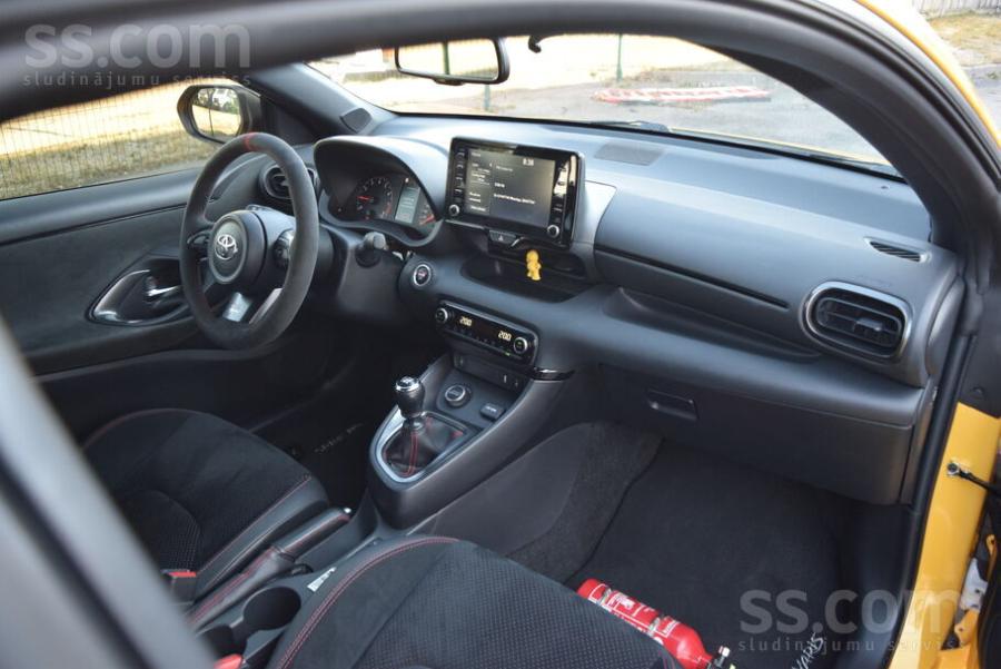 Dzeltens Toyota Yaris 2021 Rīga, ar dzinēja tilpumu 1.60 L un nobraukumu 37 tūkst. km par 37500 €, foto 5 vietnē AUTOMOTO.COM.LV
