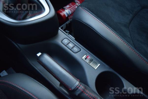 Dzeltens Toyota Yaris 2021 Rīga, ar dzinēja tilpumu 1.60 L un nobraukumu 37 tūkst. km par 37500 €, foto 5 vietnē AUTOMOTO.COM.LV