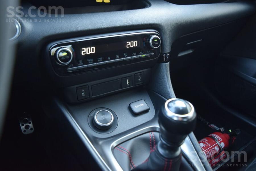 Dzeltens Toyota Yaris 2021 Rīga, ar dzinēja tilpumu 1.60 L un nobraukumu 37 tūkst. km par 37500 €, foto 7 vietnē AUTOMOTO.COM.LV