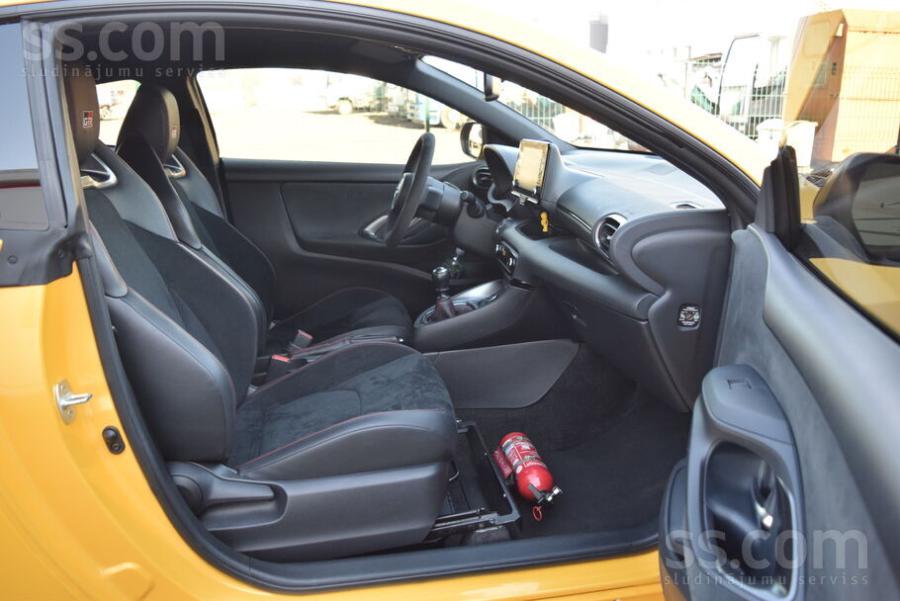 Dzeltens Toyota Yaris 2021 Rīga, ar dzinēja tilpumu 1.60 L un nobraukumu 37 tūkst. km par 37500 €, foto 13 vietnē AUTOMOTO.COM.LV