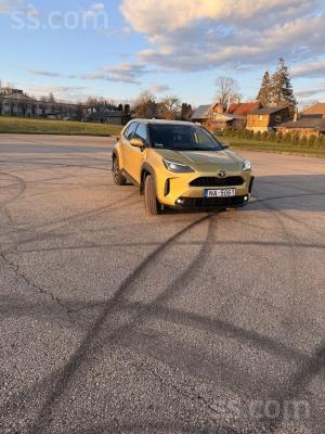 Yellow Toyota Yaris 2021 in Ludza, with an engine capacity of 1.50 L and mileage of 59 thousand km for 17000 €, photo 3 on AUTOMOTO.COM.LV
