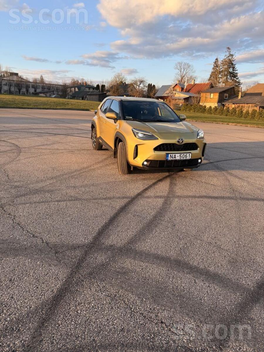 Yellow Toyota Yaris 2021 in Ludza, with an engine capacity of 1.50 L and mileage of 59 thousand km for 17000 €, photo 3 on AUTOMOTO.COM.LV