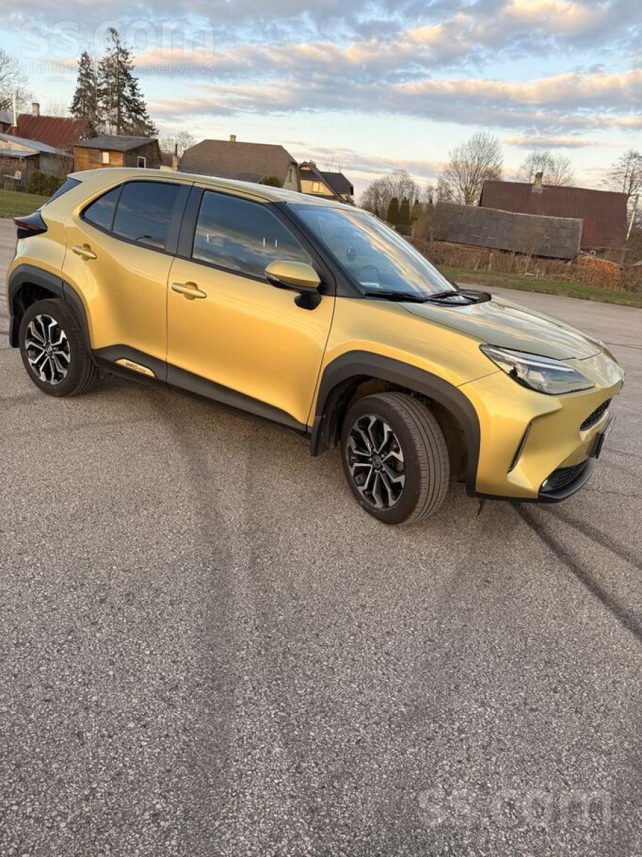 Yellow Toyota Yaris 2021 in Ludza, with an engine capacity of 1.50 L and mileage of 59 thousand km for 17000 €, photo 5 on AUTOMOTO.COM.LV