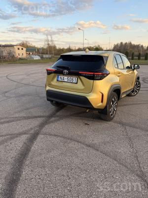 Yellow Toyota Yaris 2021 in Ludza, with an engine capacity of 1.50 L and mileage of 59 thousand km for 17000 €, photo 6 on AUTOMOTO.COM.LV